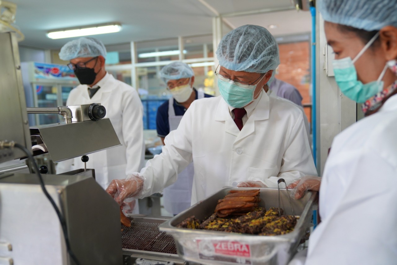 ทาทา สตีล การผลิต (ประเทศไทย) – โรงงาน SCSC มอบเครื่องเคลือบช็อกโกแลตให้แก่วิสาหกิจชุมชนเกาะกกใน ...